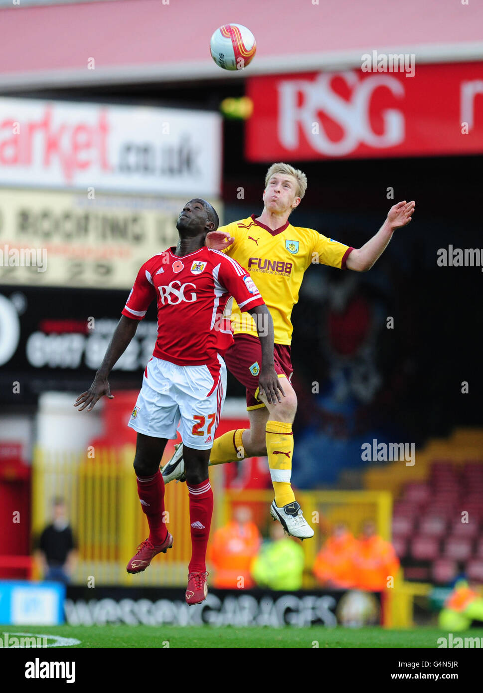 Ben mee football action hi-res stock photography and images - Alamy