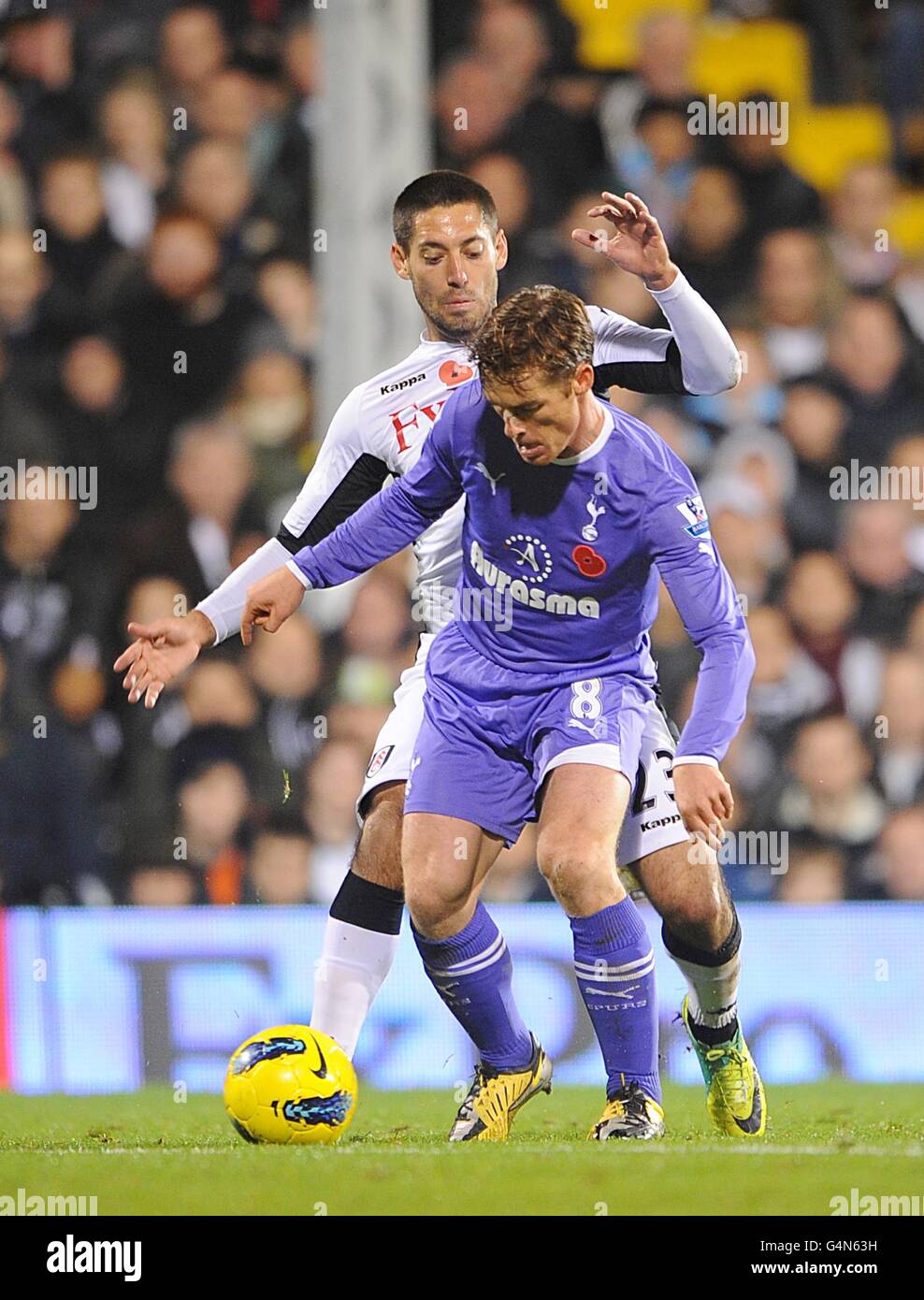 Tottenham hotspurs clint dempsey in action hi-res stock photography and ...