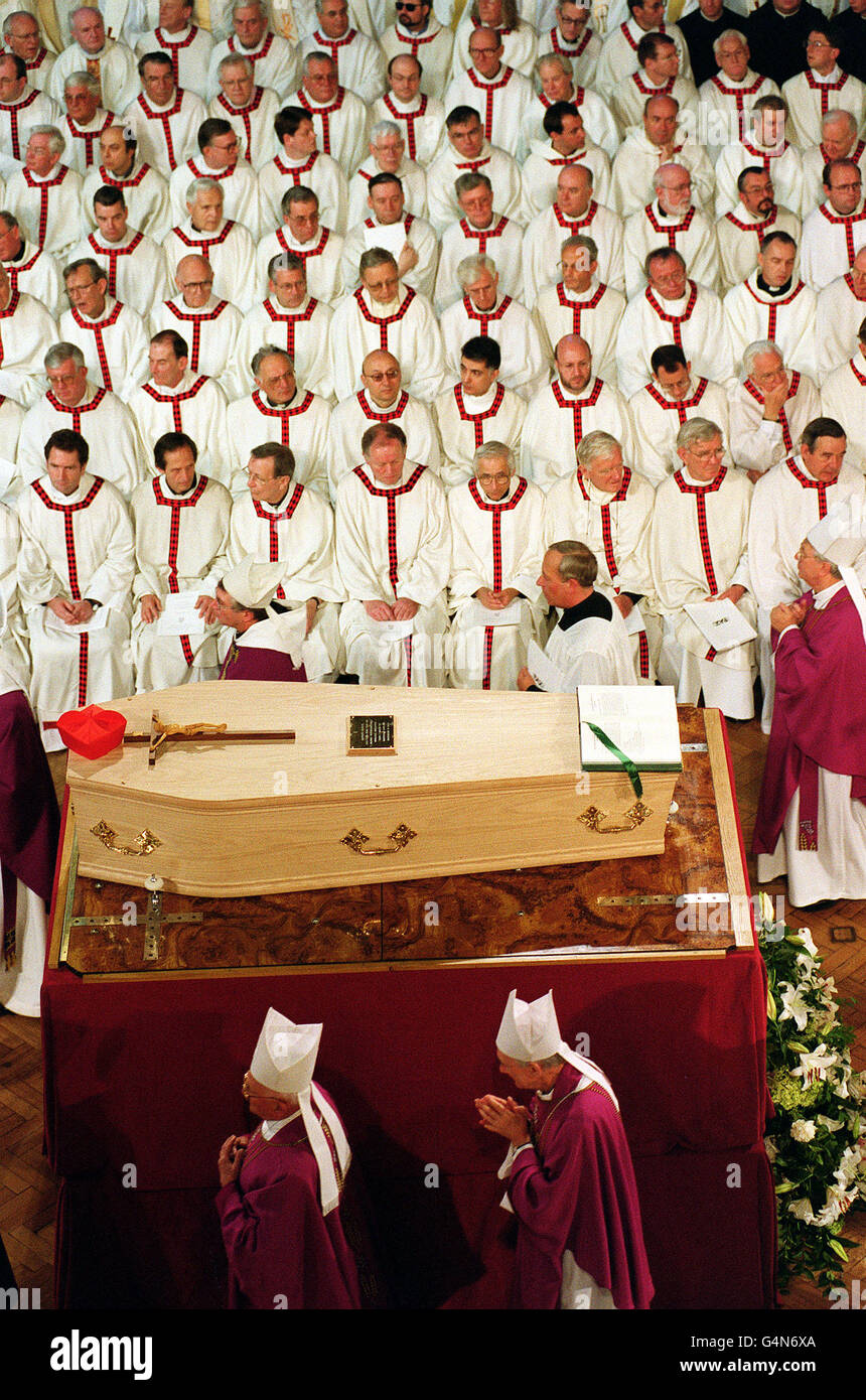 For the funeral of cardinal basil hume hi-res stock photography and ...