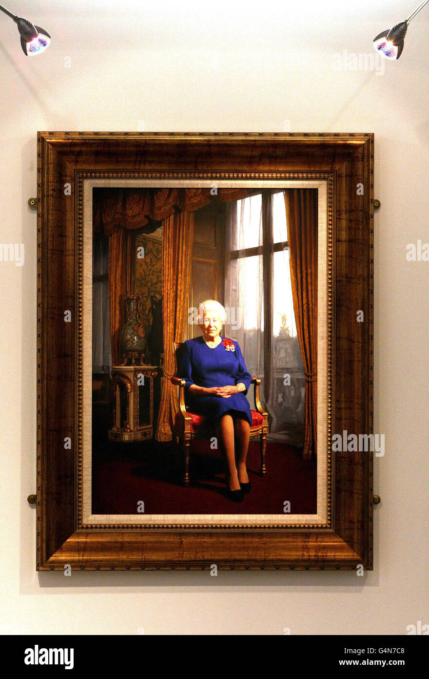 Portrait hm queen elizabeth ii hi-res stock photography and images - Alamy