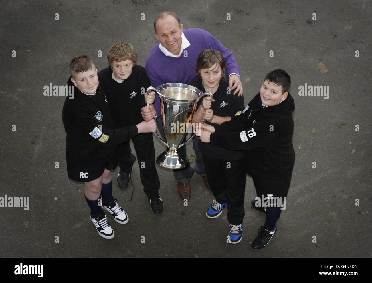 Rugbyu heineken full length smiling trophy mangrr hi-res stock ...