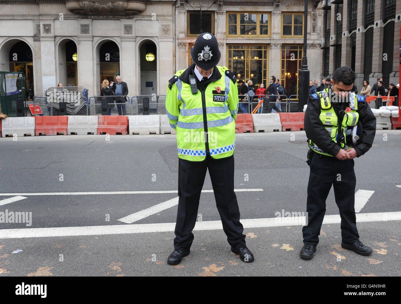 Two minutes silence outside hi-res stock photography and images - Alamy