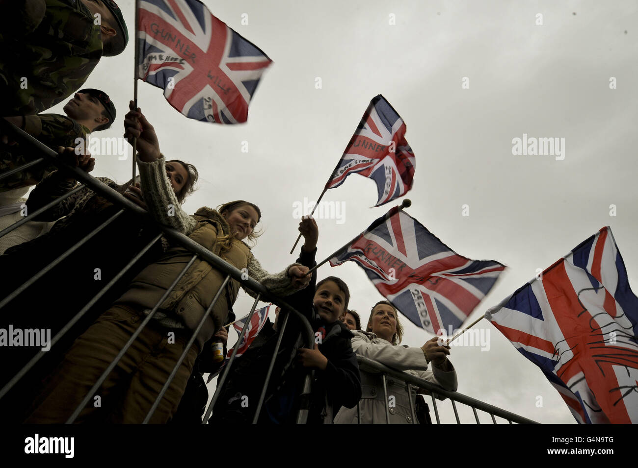 Crowds of people wave Union flags in support of the troops at the 3 ...