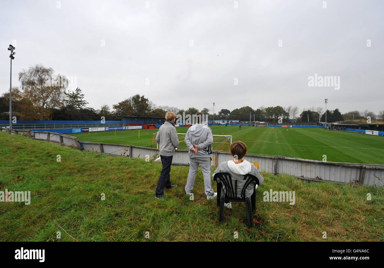 Soccer - FA Cup - First Round - Redbridge v Oxford City - Oakside ...