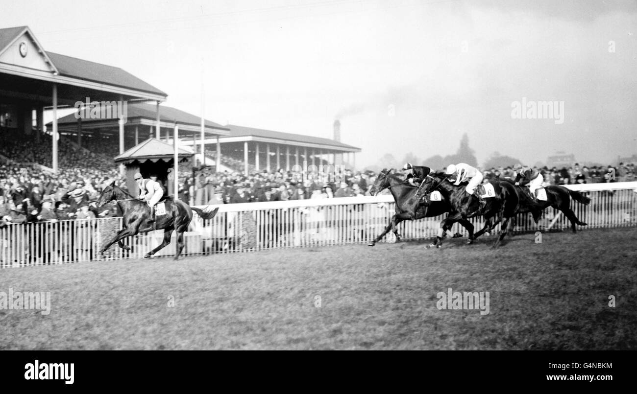 Horse Racing - Mitre Selling Plate - Hurst Park - 1933. Gordon Richards ...