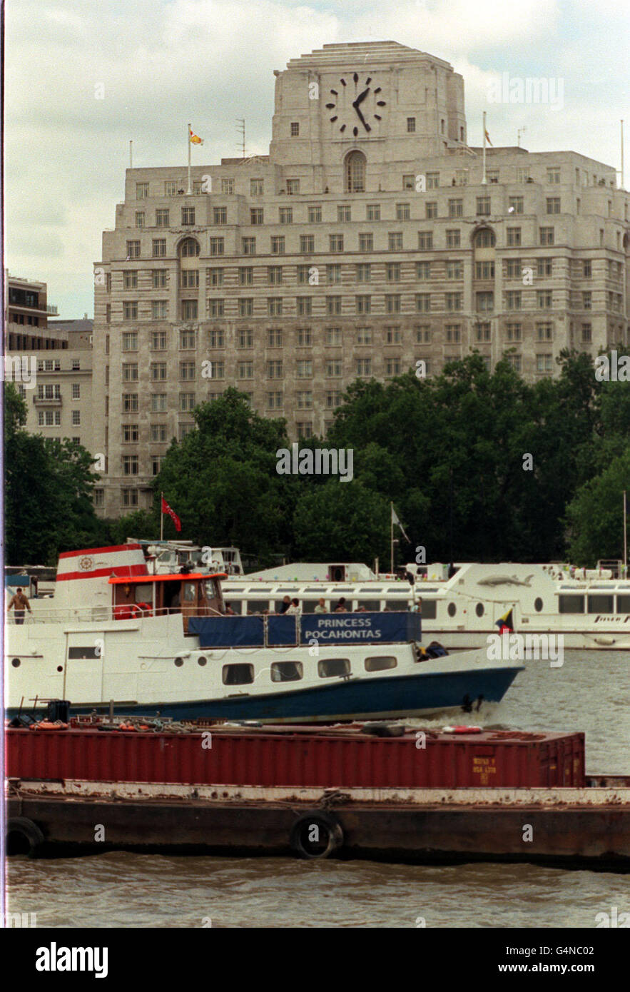 Shell mex house hi-res stock photography and images - Alamy