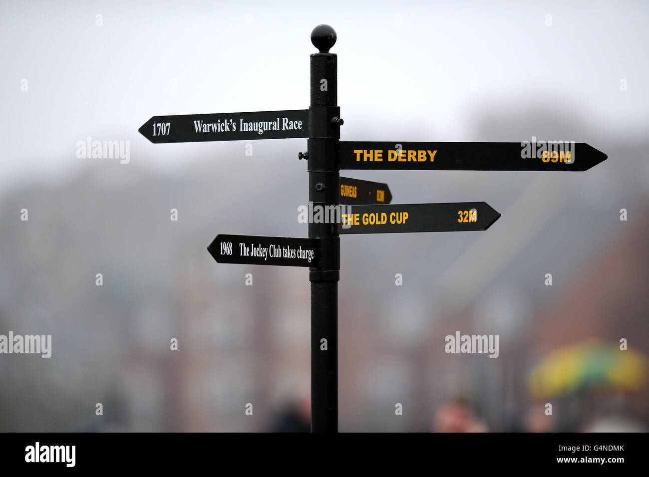 Signage at warwick racecourse hi-res stock photography and images - Alamy