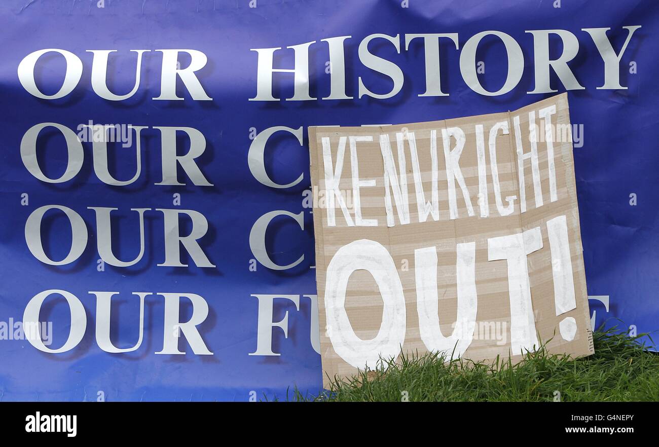 Everton fans protest outside of Goodison Park before kick off Stock ...