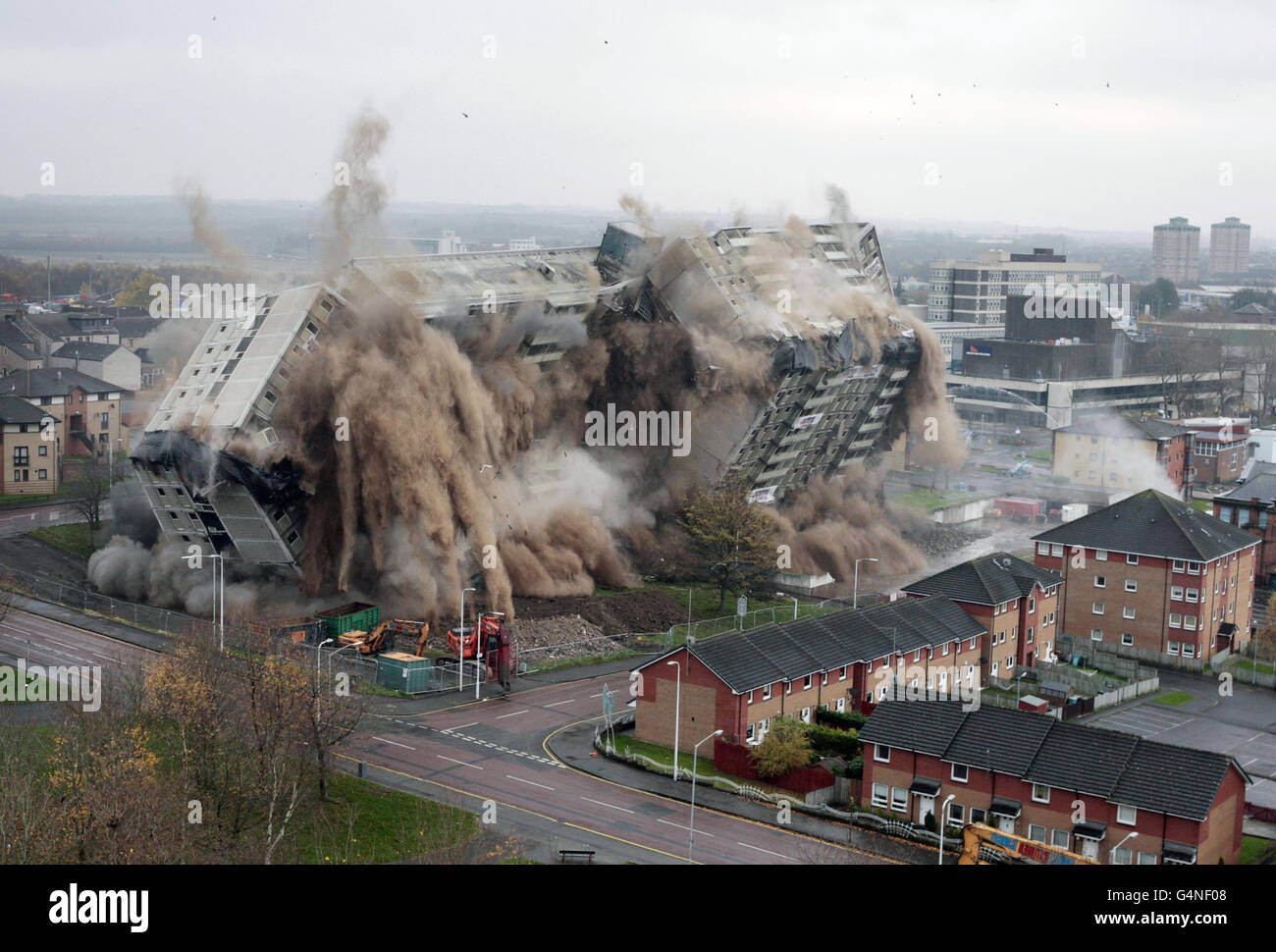 Glencairn Tower,a 17-storey block of flats is demolished in Motherwell ...