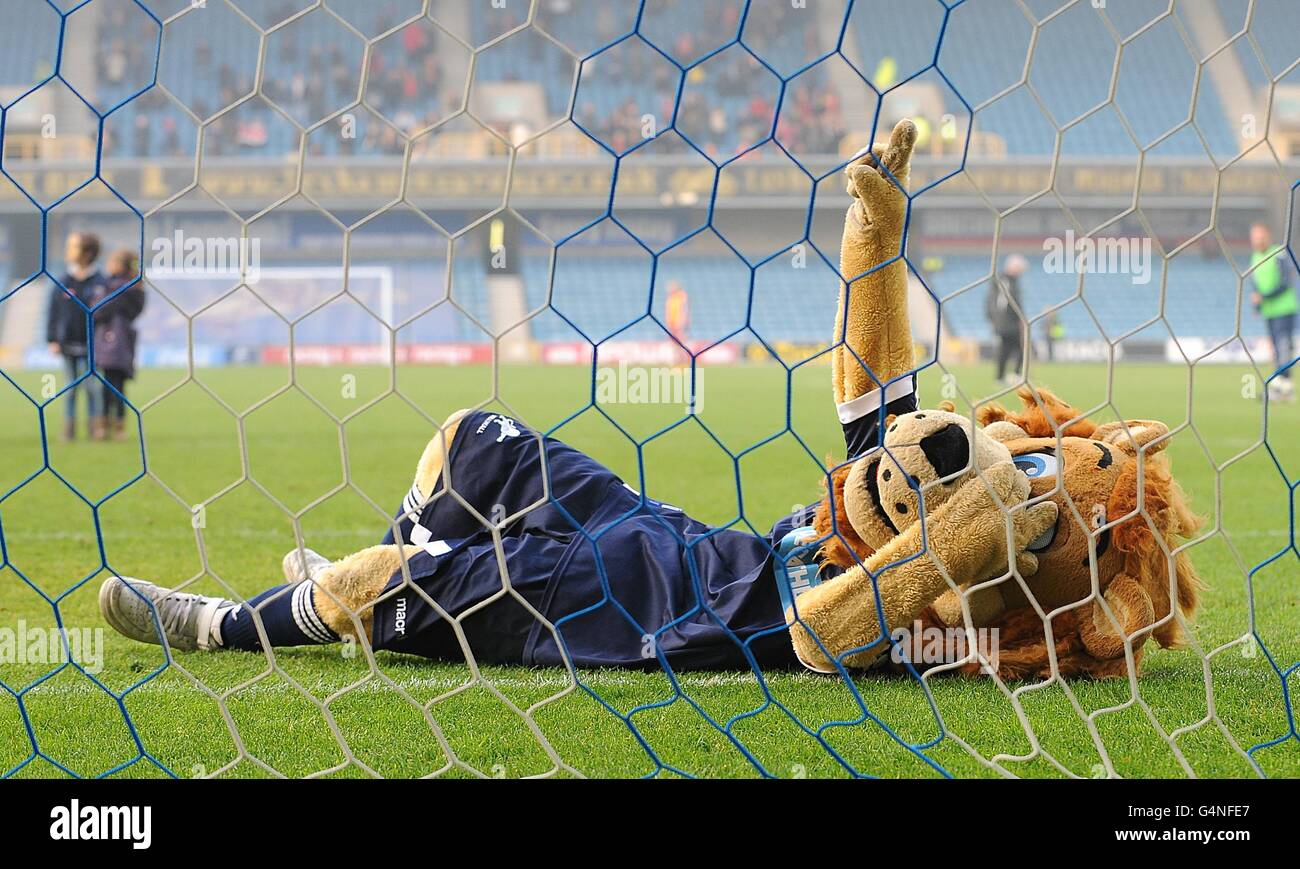 Millwall mascot zampa lion hi-res stock photography and images - Alamy