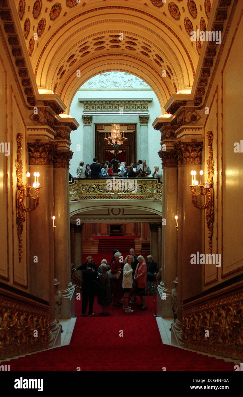 The grand staircase at buckingham palace hi-res stock photography and ...