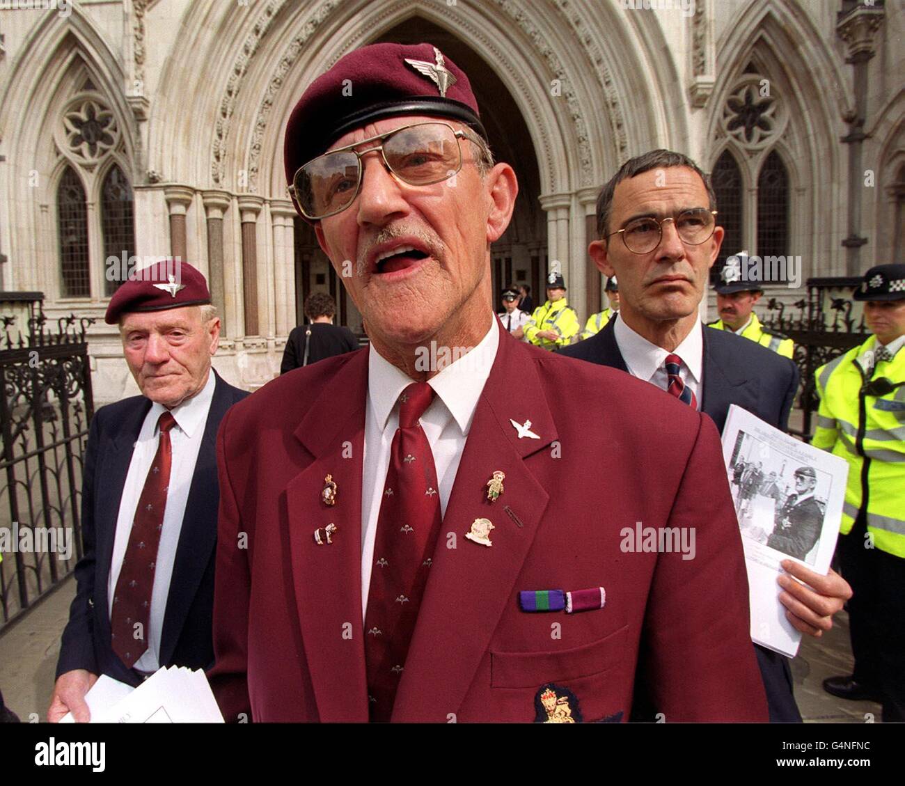 Former 3 para from london hi-res stock photography and images - Alamy