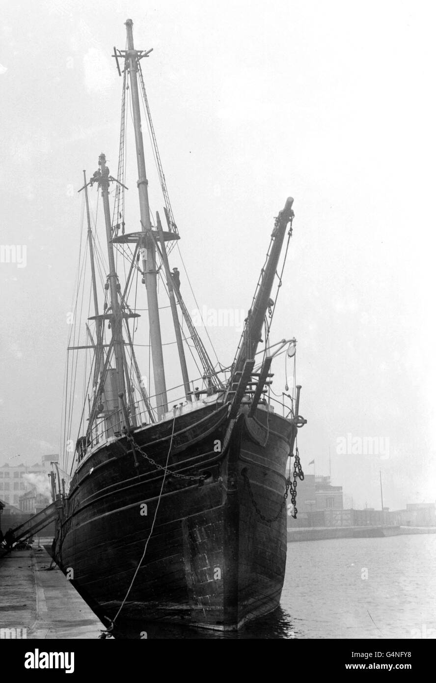 Captain scotts ship hi-res stock photography and images - Alamy