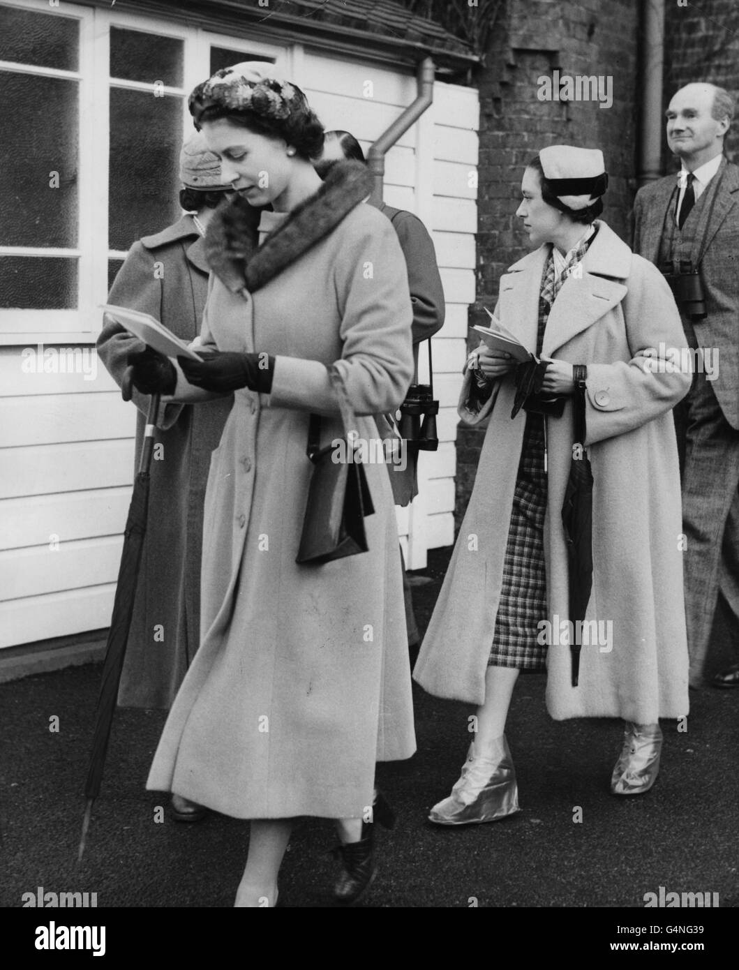 Horse Racing - Queen Elizabeth II - Hurst Park Racecourse Stock Photo ...