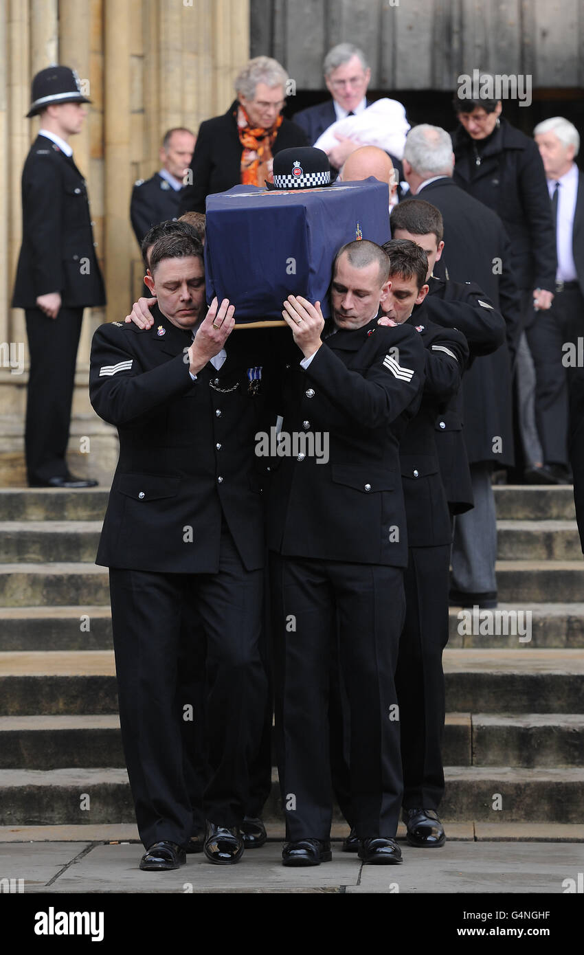 Heather funeral hi-res stock photography and images - Alamy