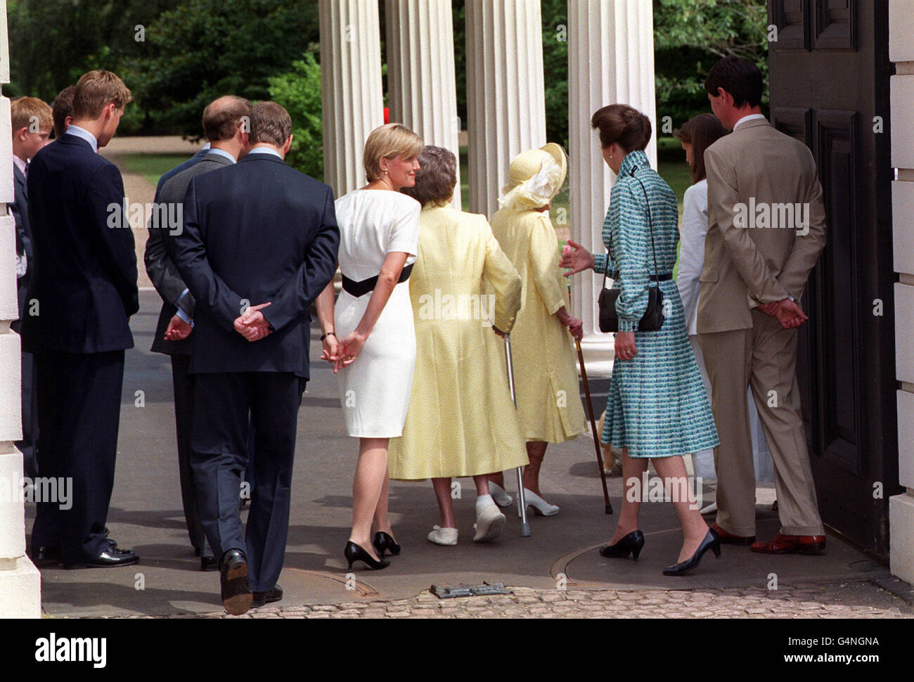 The Queen Mother outside Clarence House in London, where she was ...