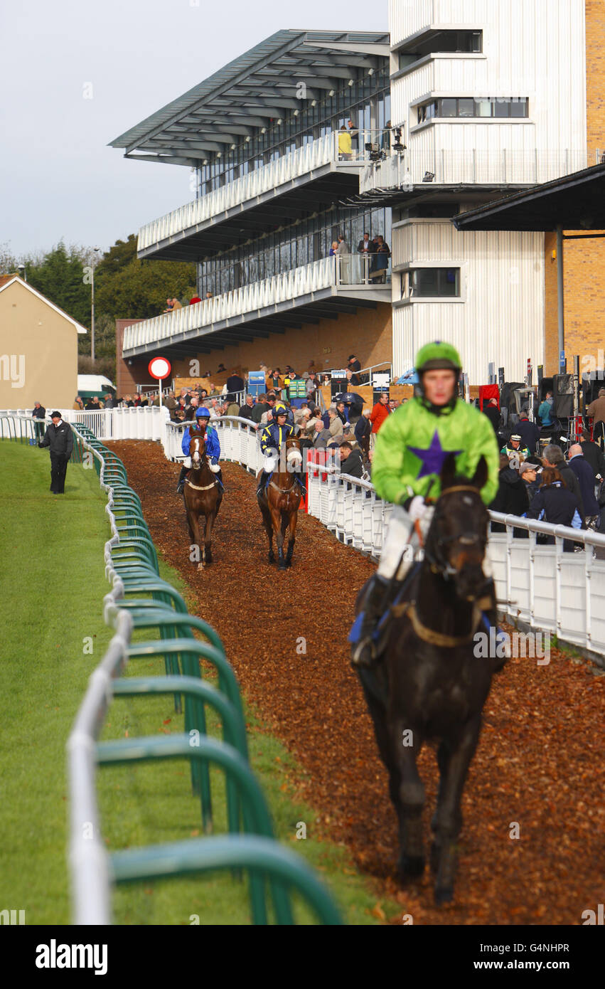 Fontwell racecourse general view hi-res stock photography and images ...