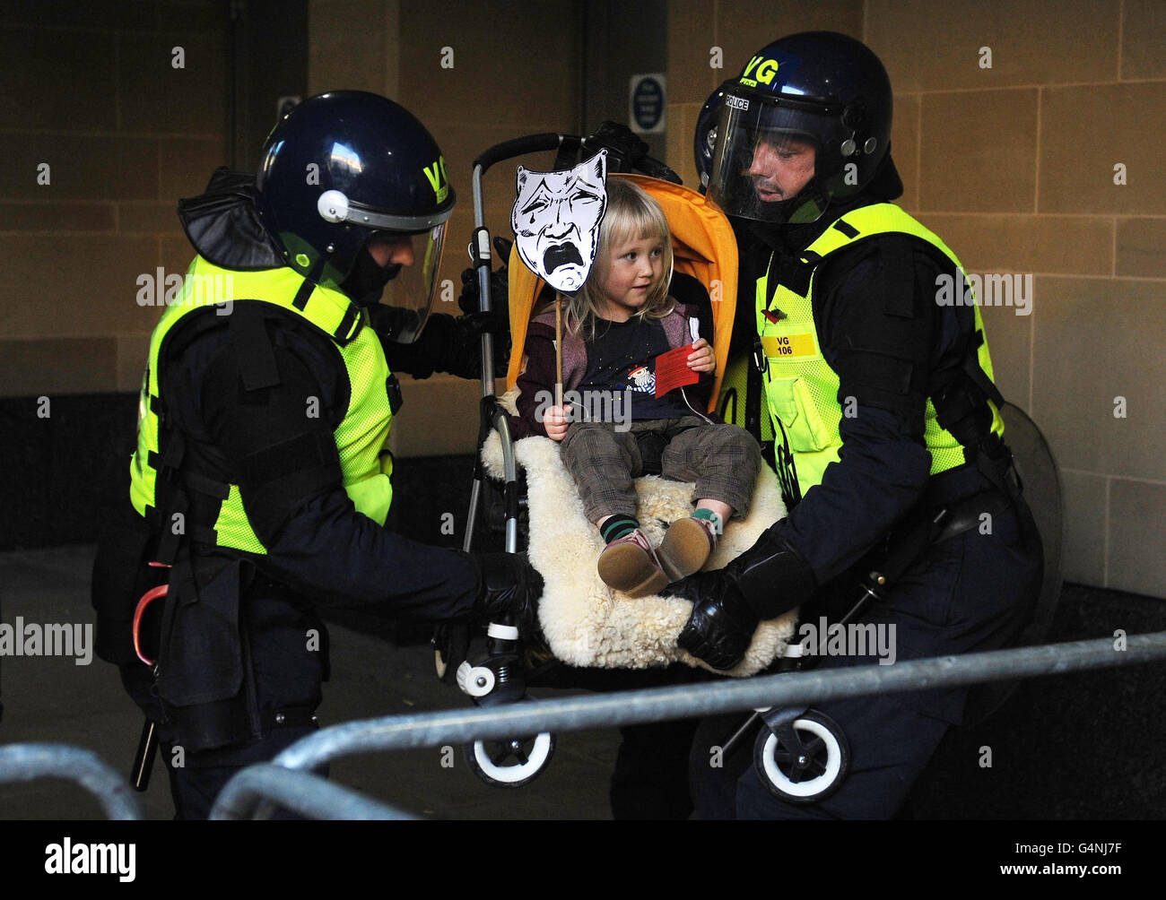 London latest student fees march hi-res stock photography and images ...