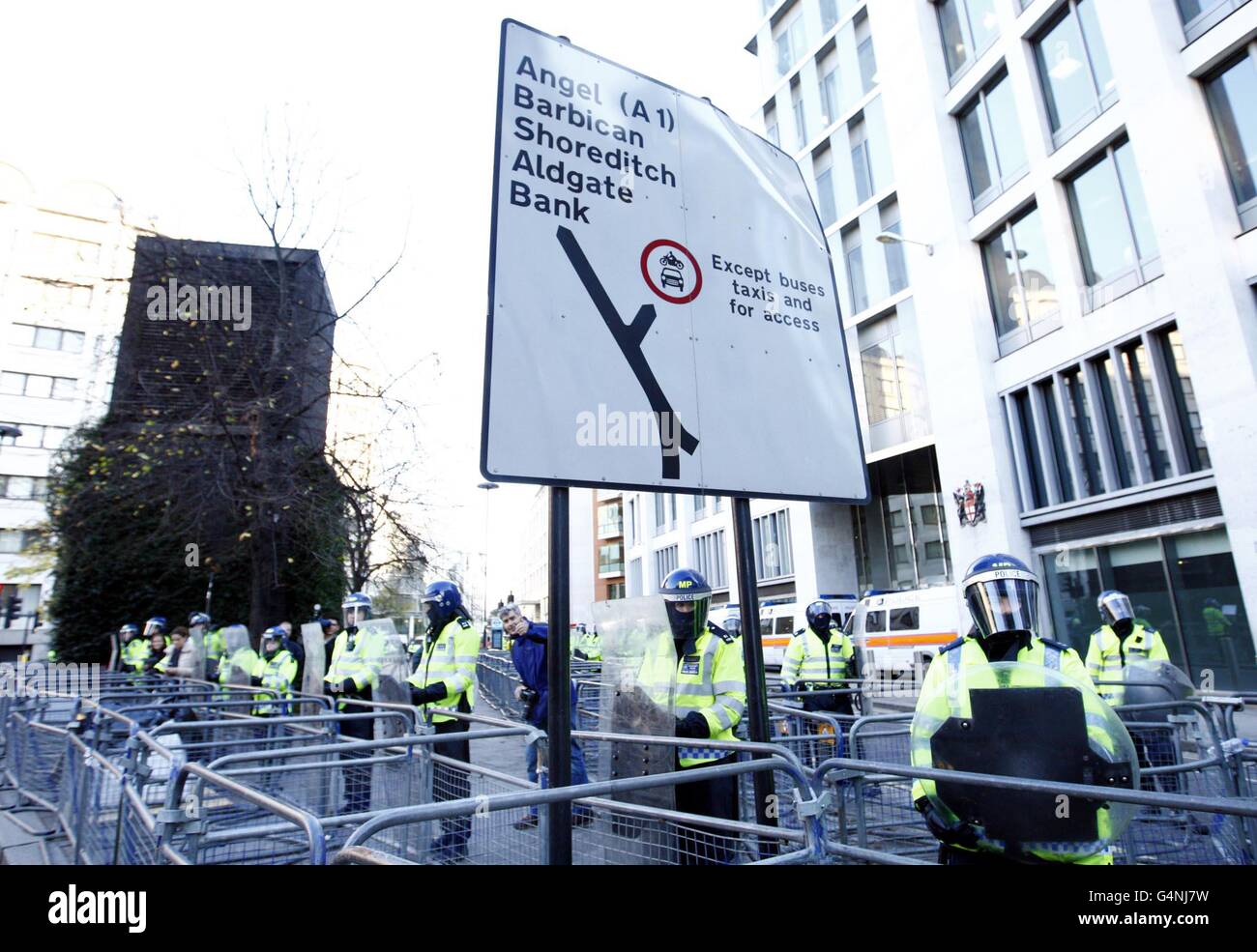 London latest student fees march hi-res stock photography and images ...