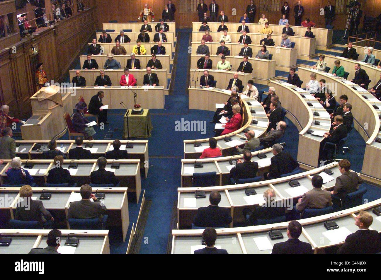 Scot parliament queen hi-res stock photography and images - Alamy