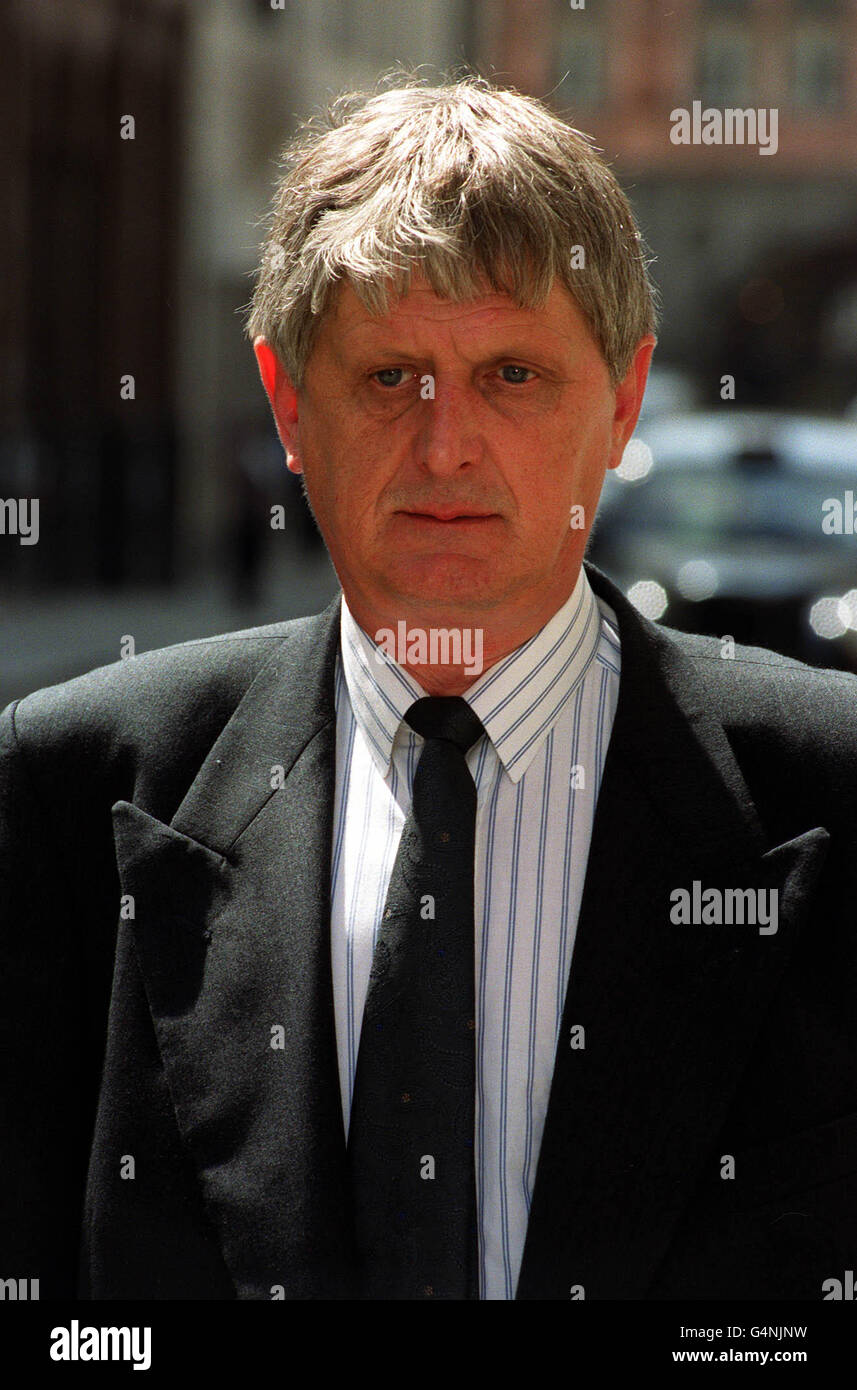 Larry harrison hi-res stock photography and images - Alamy