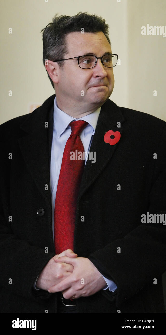 Welsh housing minister visits cadder primary school hi-res stock ...