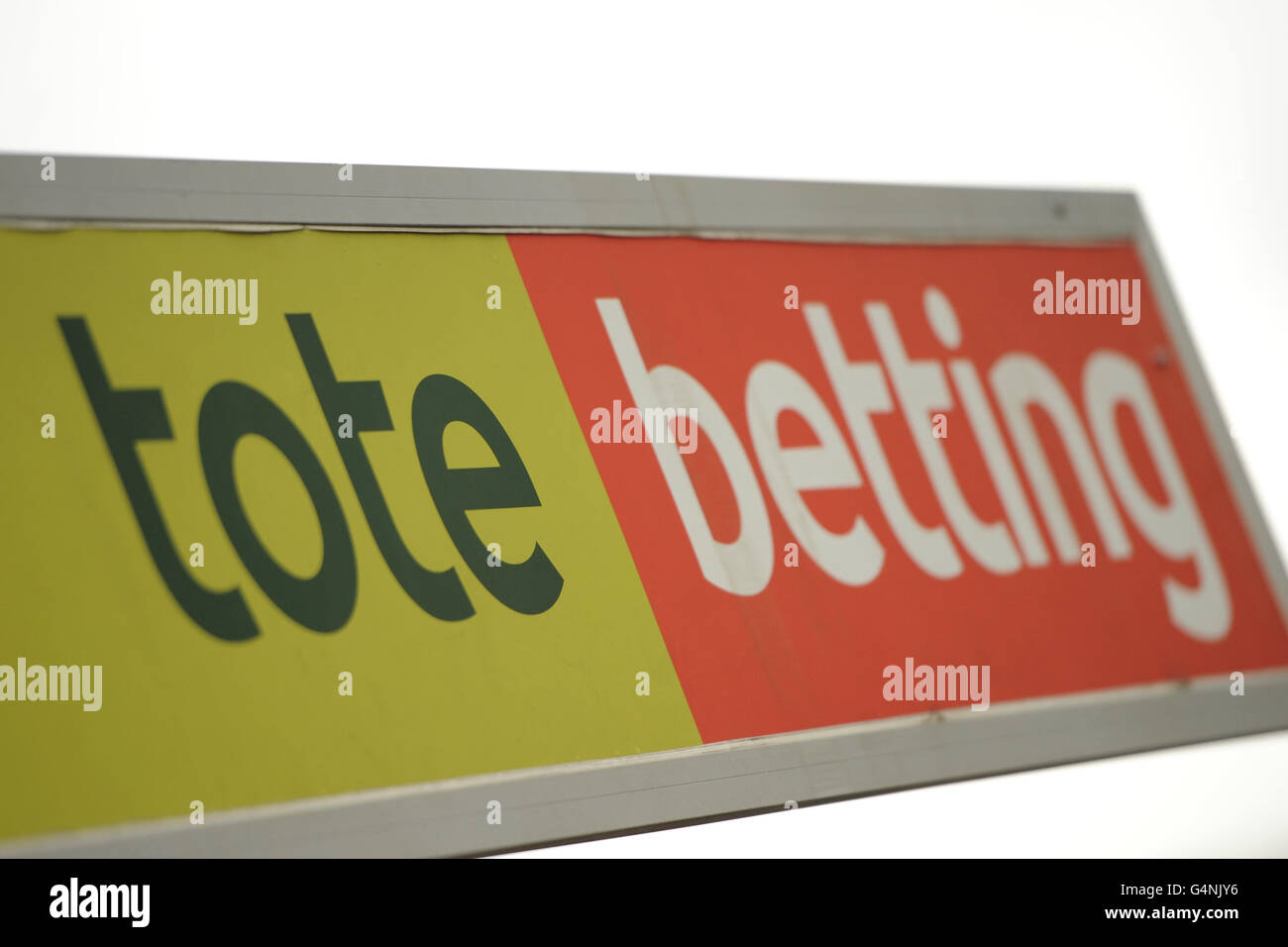 Towcester racecourse signage hi-res stock photography and images - Alamy