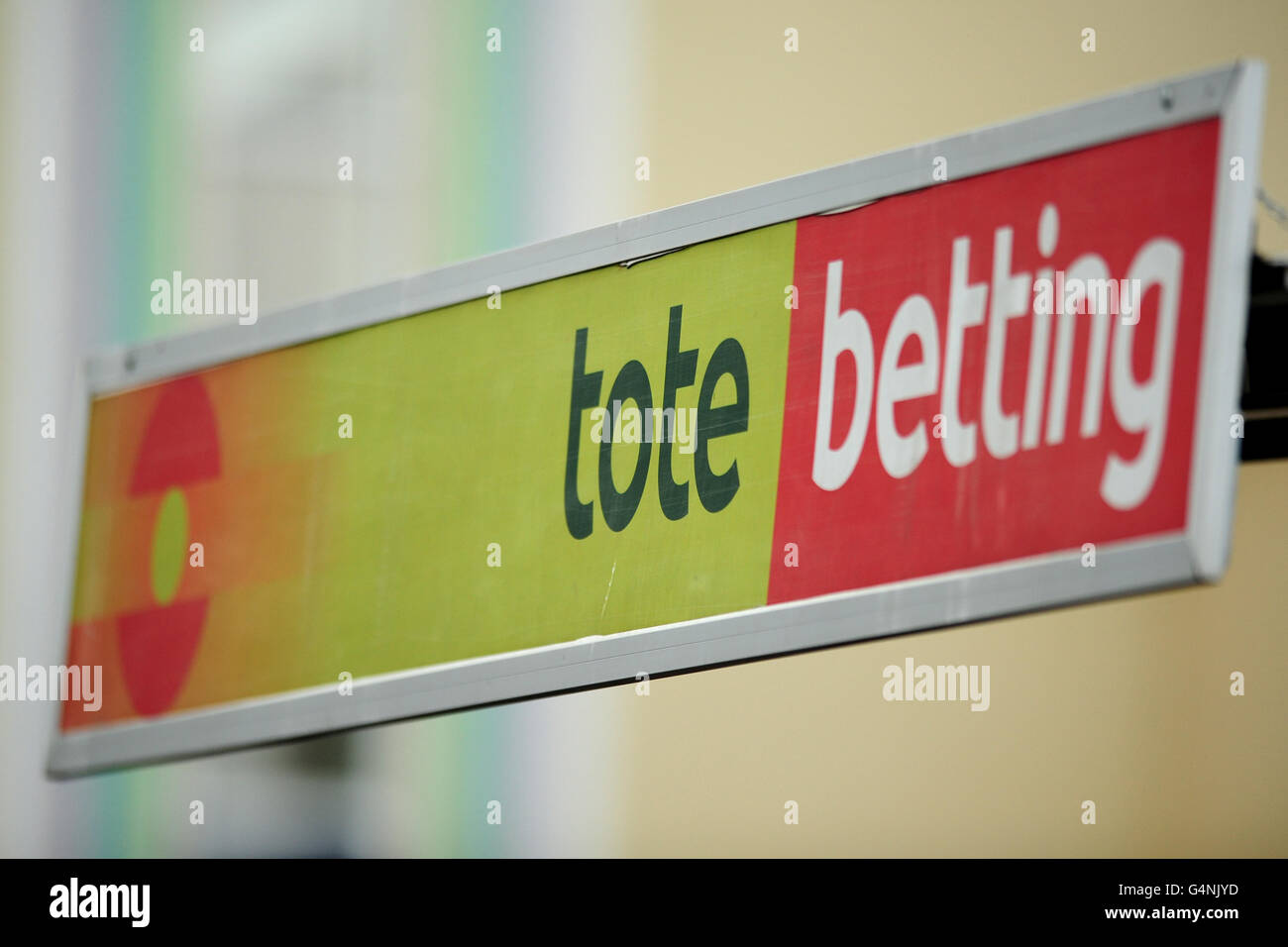 Towcester racecourse signage hi-res stock photography and images - Alamy