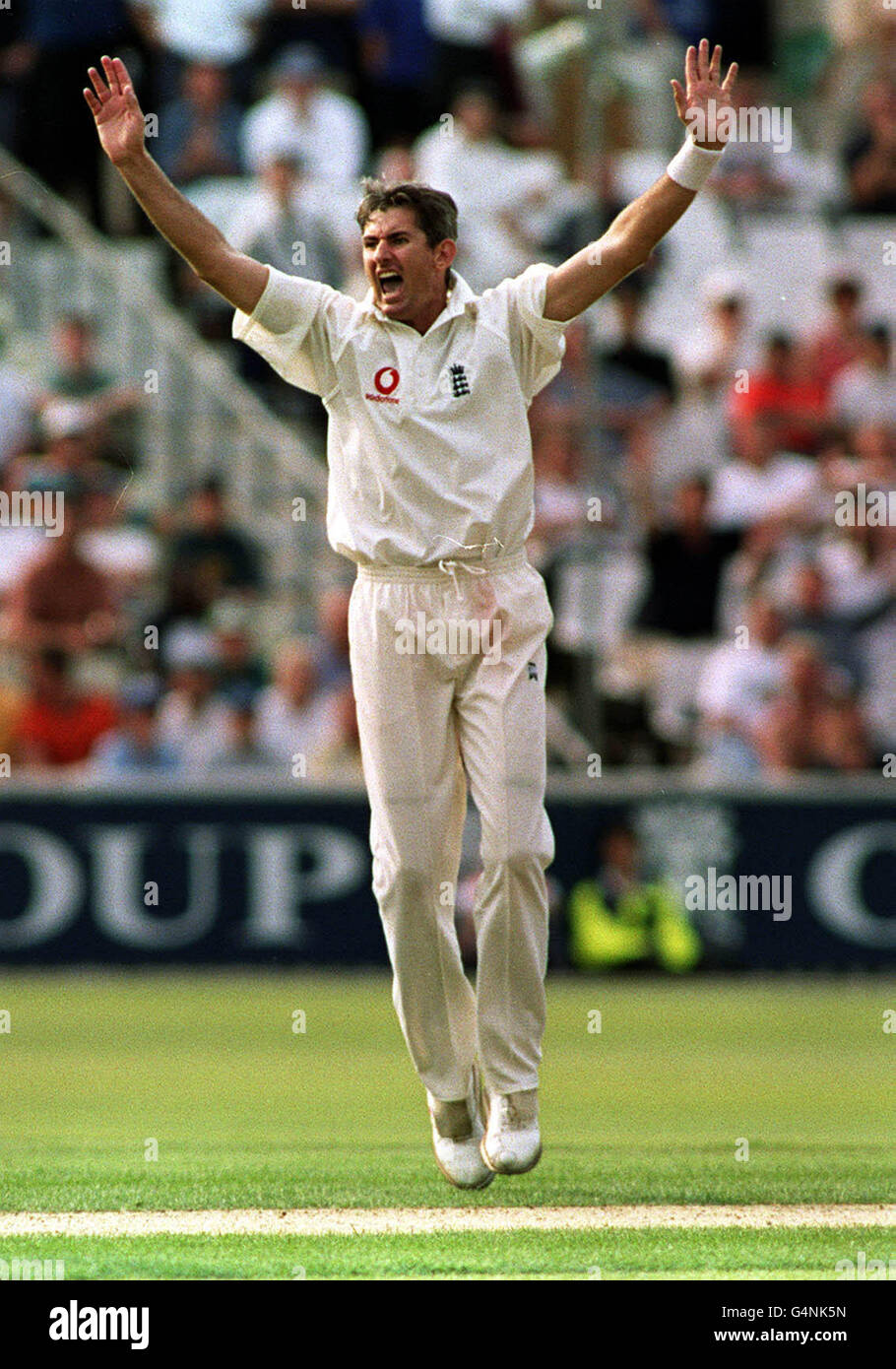 Sport cricket appealing andrew caddick hi-res stock photography and ...