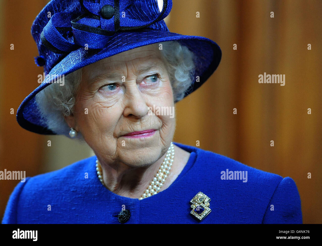 Britains queen elizabeth ii visit goodenough college in central london ...