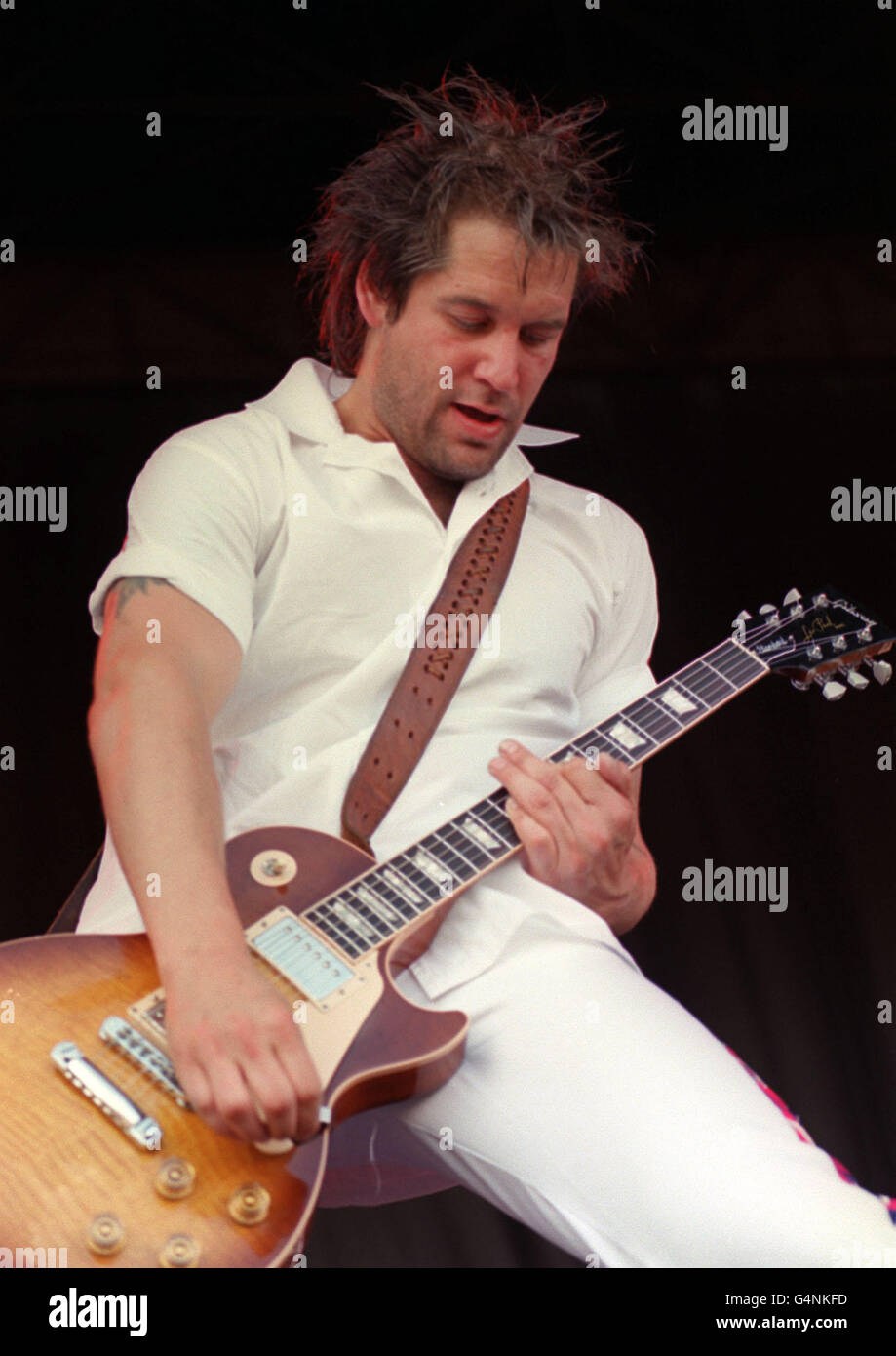 Guitarist with the rock band terrorvision hi-res stock photography and ...