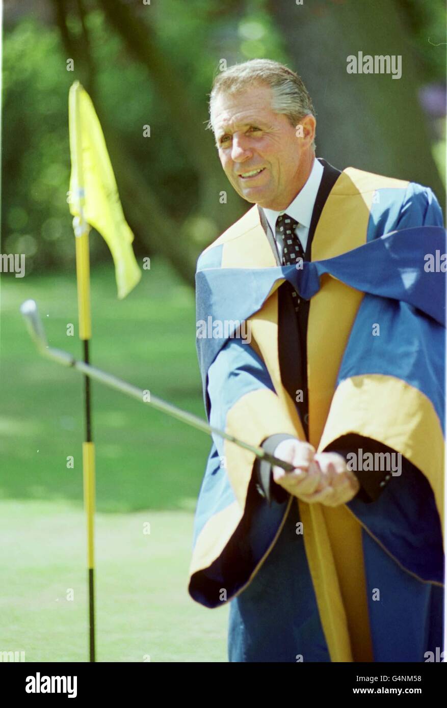 Doctor playing golf hi-res stock photography and images - Alamy