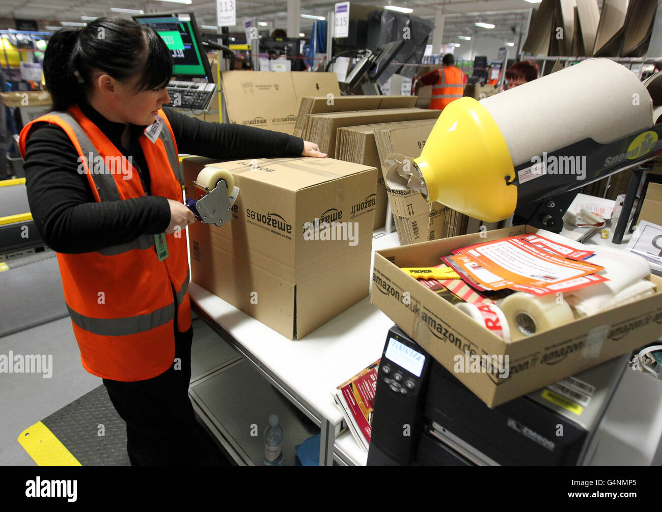 Amazon uks new fulfilment centre hi-res stock photography and images ...