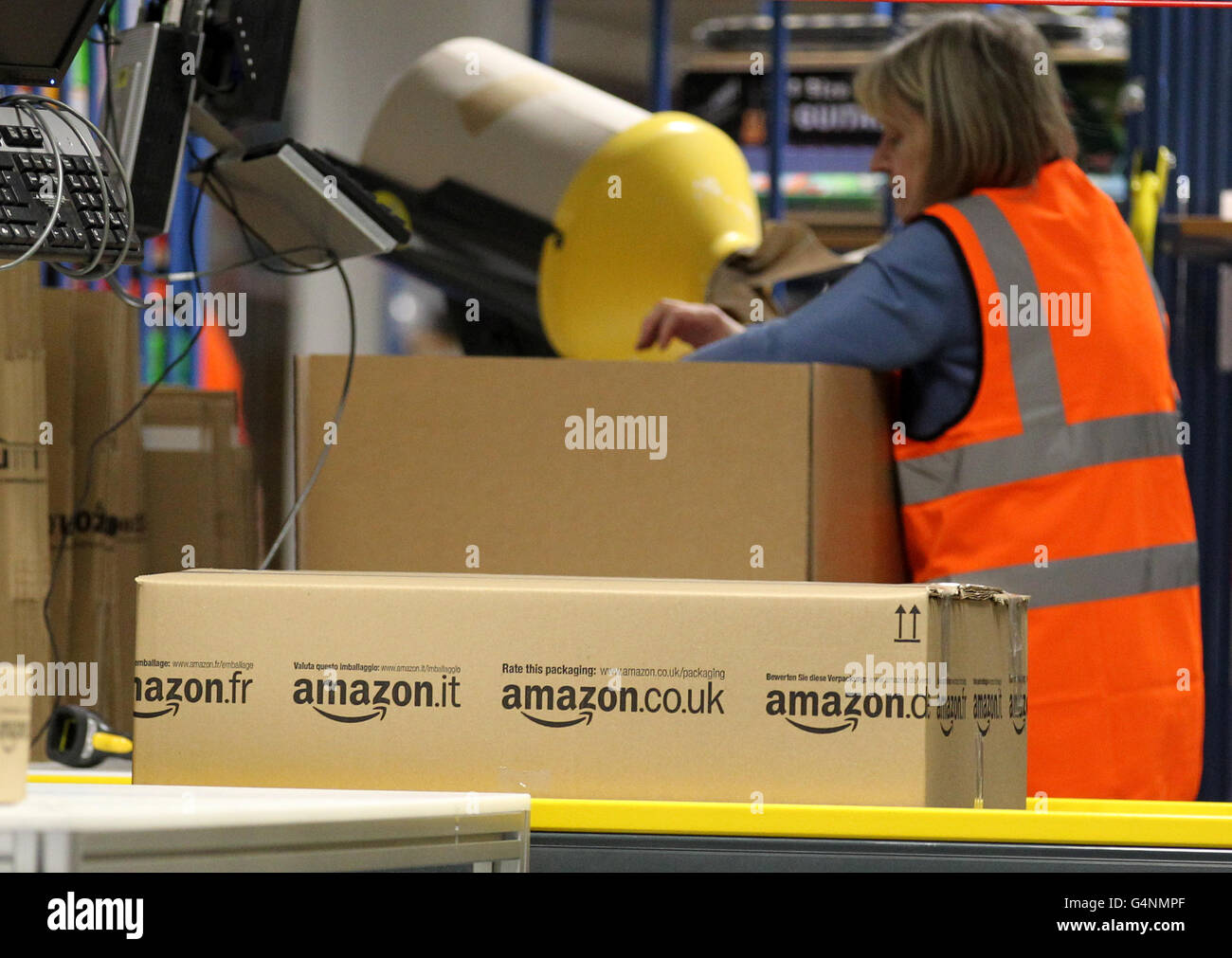 Amazon UK's new fulfilment centre Stock Photo - Alamy