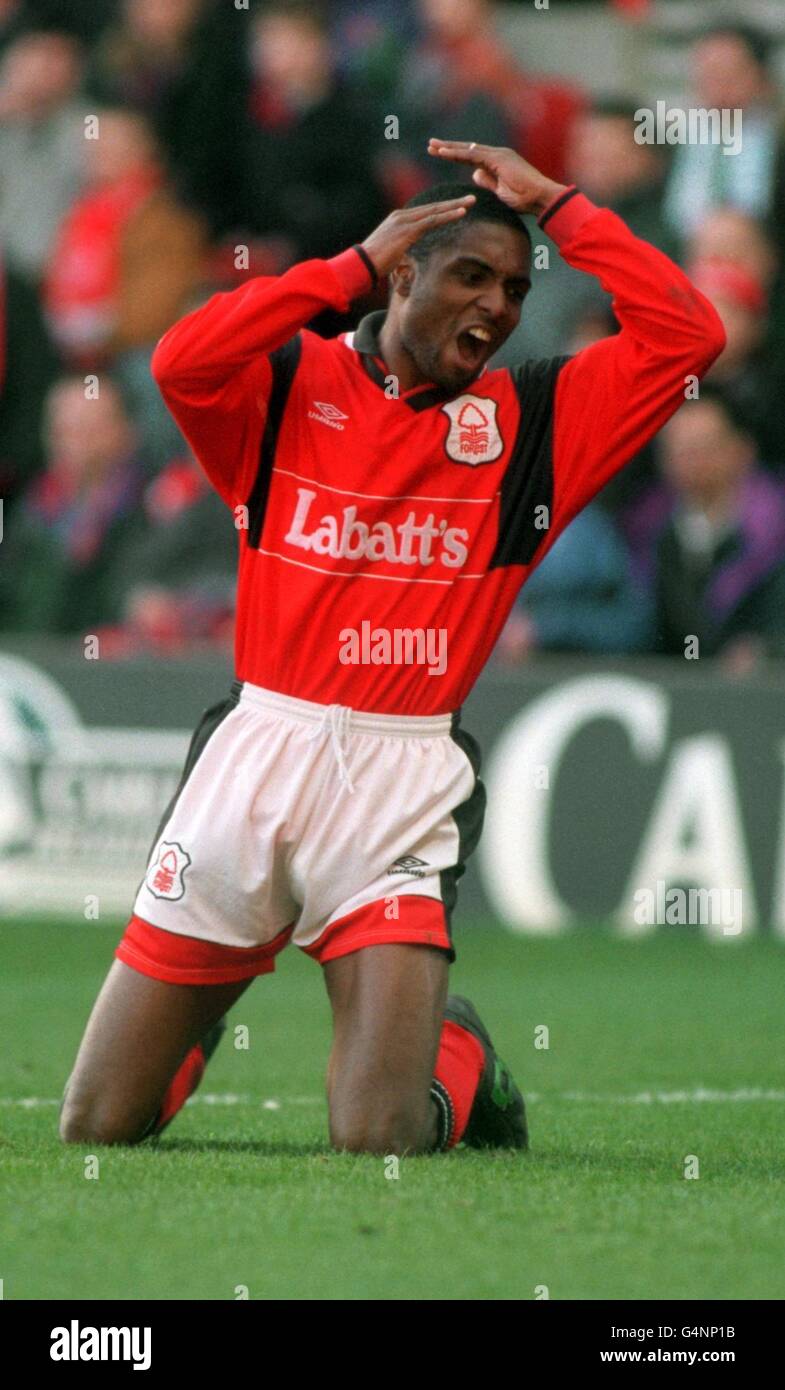 Soccer fa carling premier league hi-res stock photography and images ...