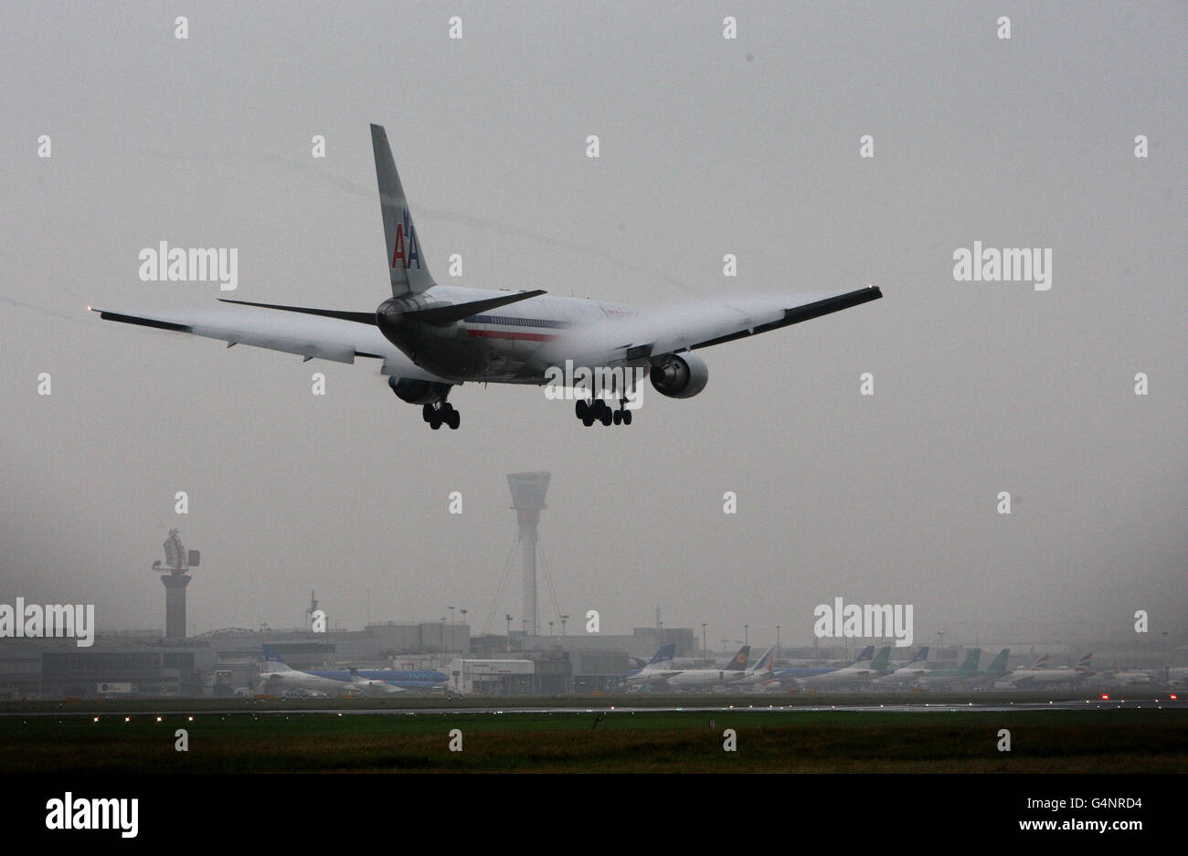 A plane lands in thick fog today at Heathrow Airport Stock Photo - Alamy