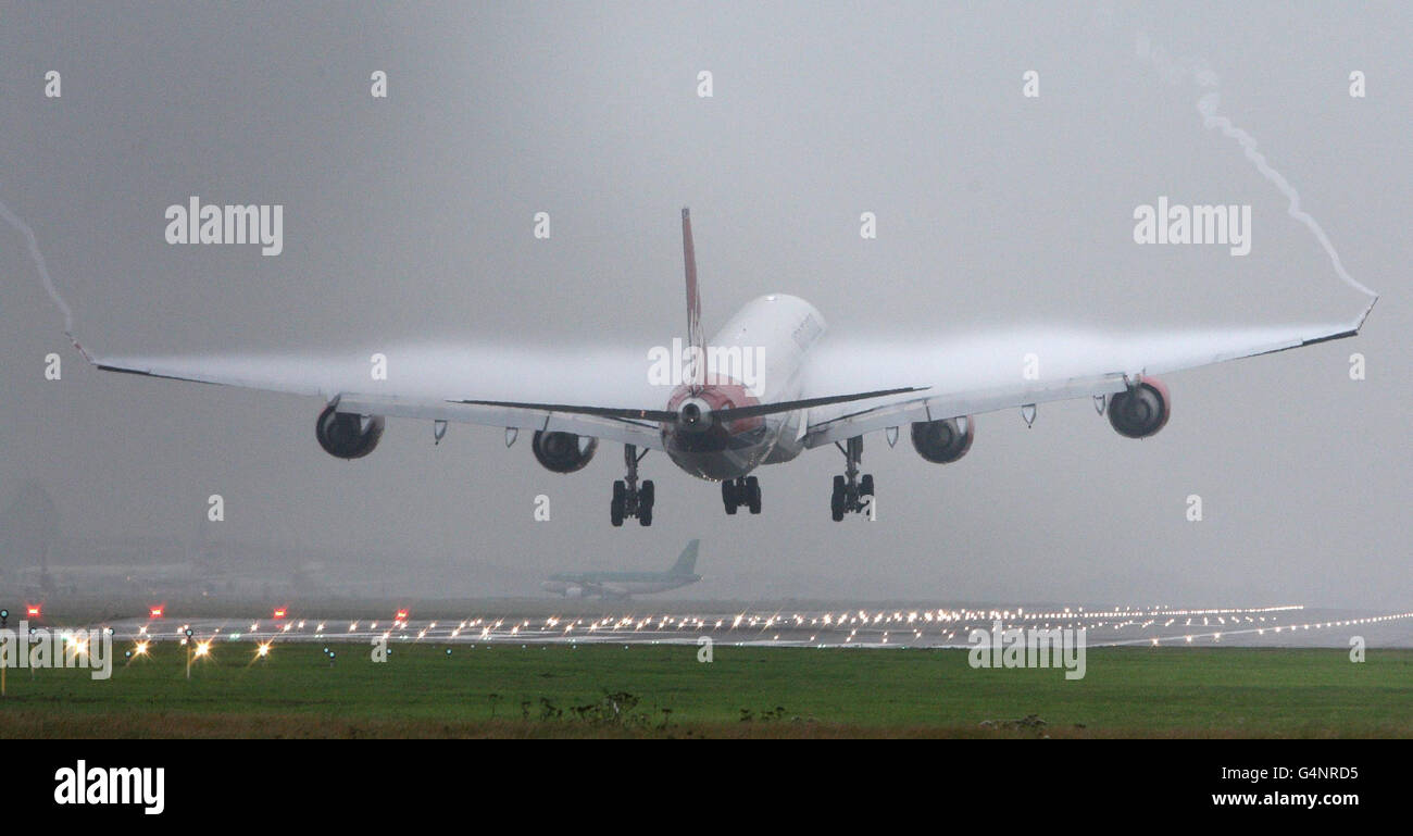 Fog today heathrow airport hi-res stock photography and images - Alamy