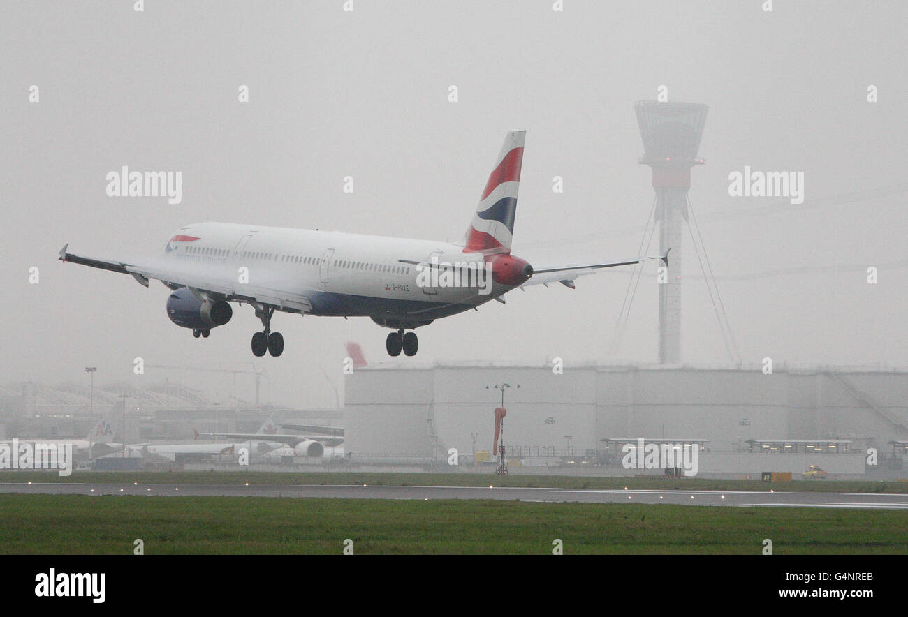 Fog today heathrow airport hi-res stock photography and images - Alamy