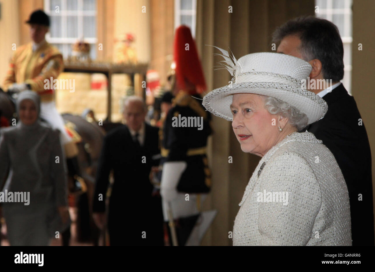 Queen Elizabeth II with Turkey's President Abdullah Gul at Buckingham ...