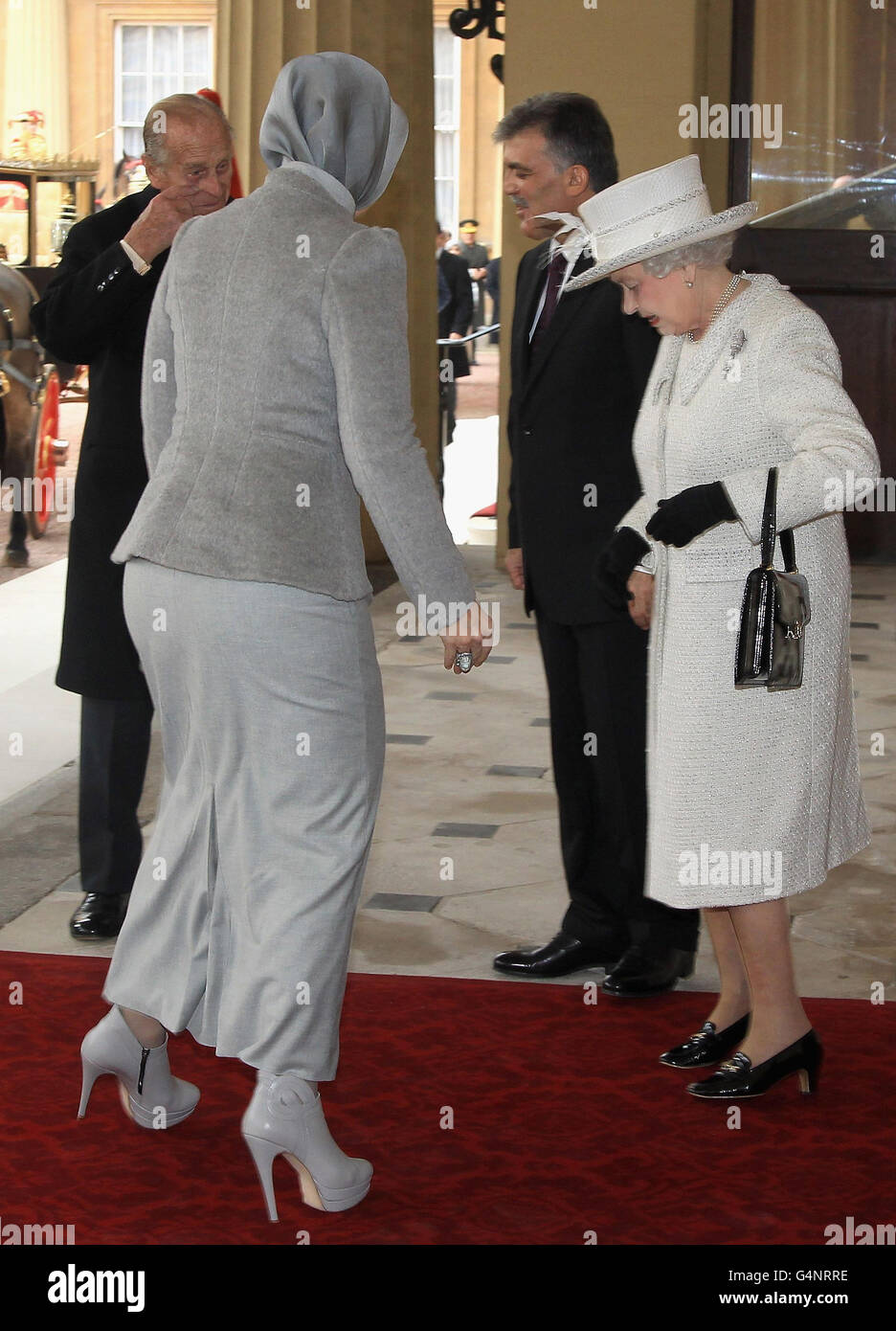 Queen elizabeth ii and hayrunnisa gul hi-res stock photography and ...