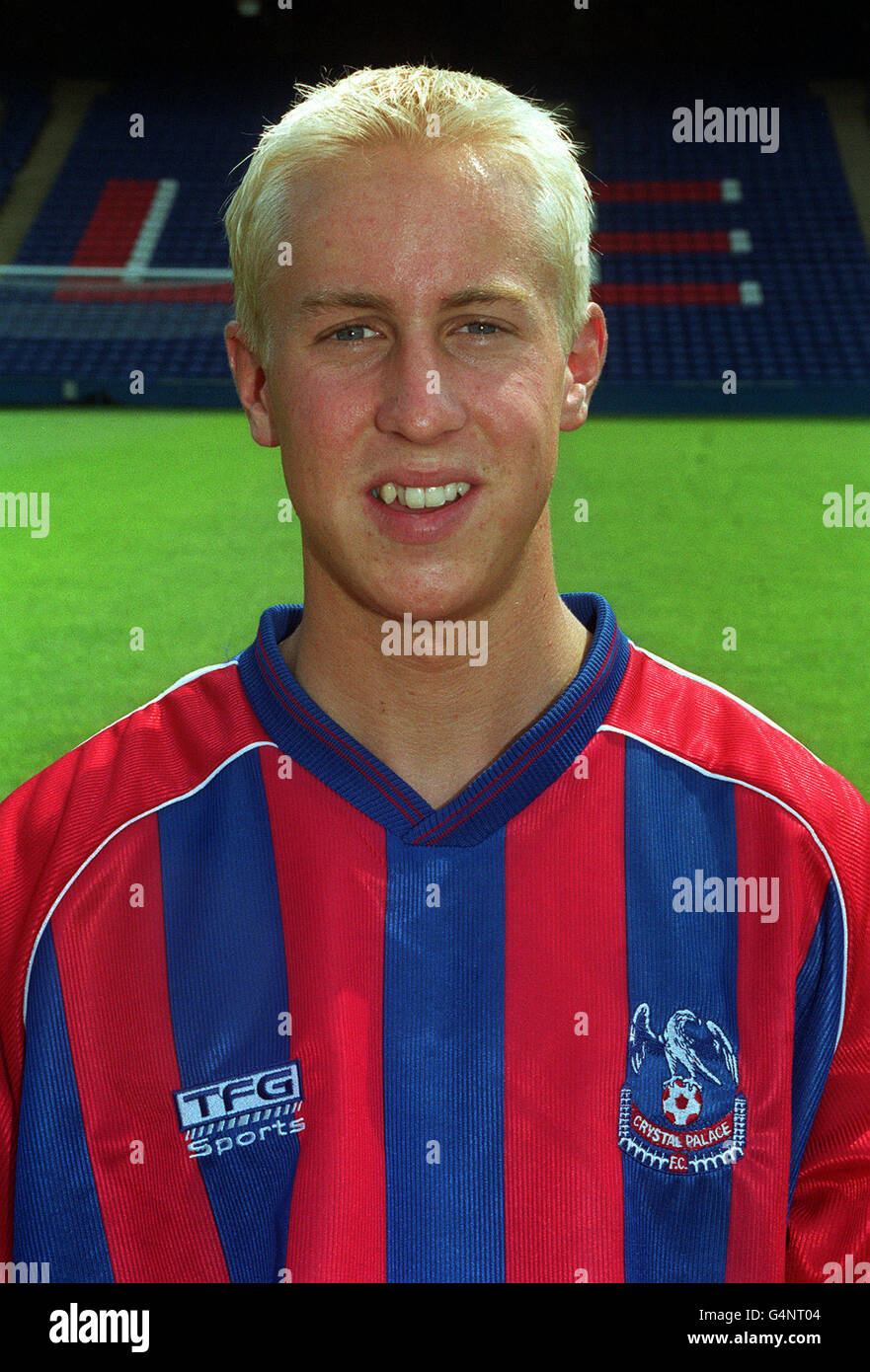 Footballer cris sharpling of crystal palace hi-res stock photography ...