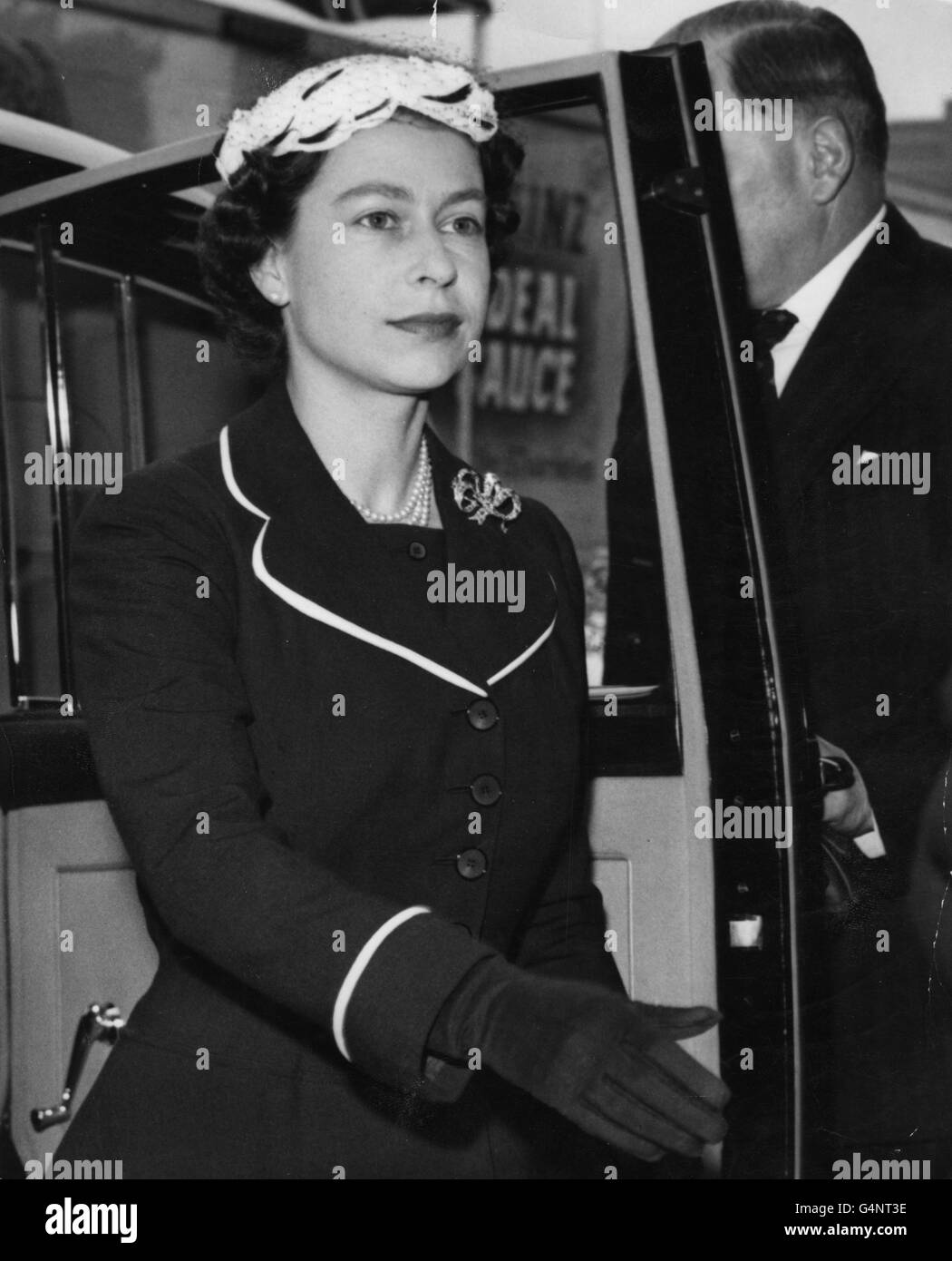 Qeiiheadshot queen hi-res stock photography and images - Alamy