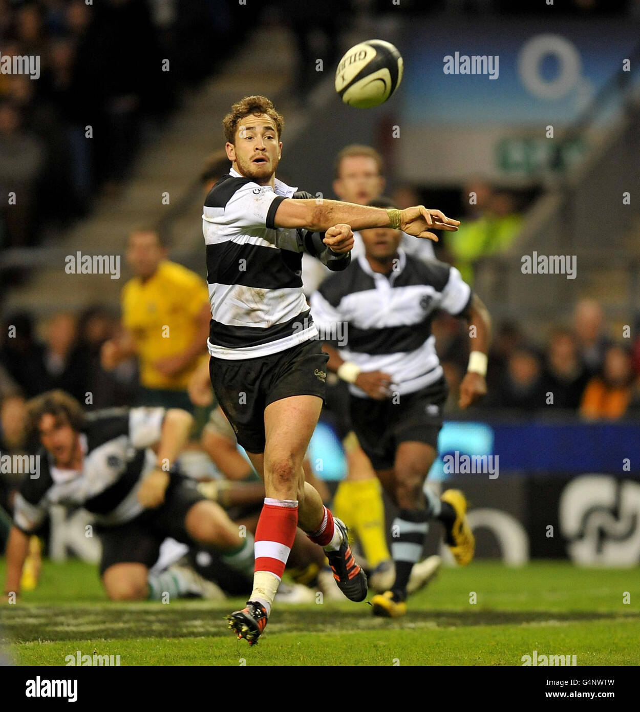 Rugbyu barbarians full length passing mangrr hi-res stock photography ...