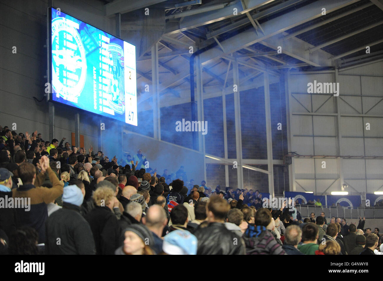 Soccer fans stadium blue hi-res stock photography and images - Alamy