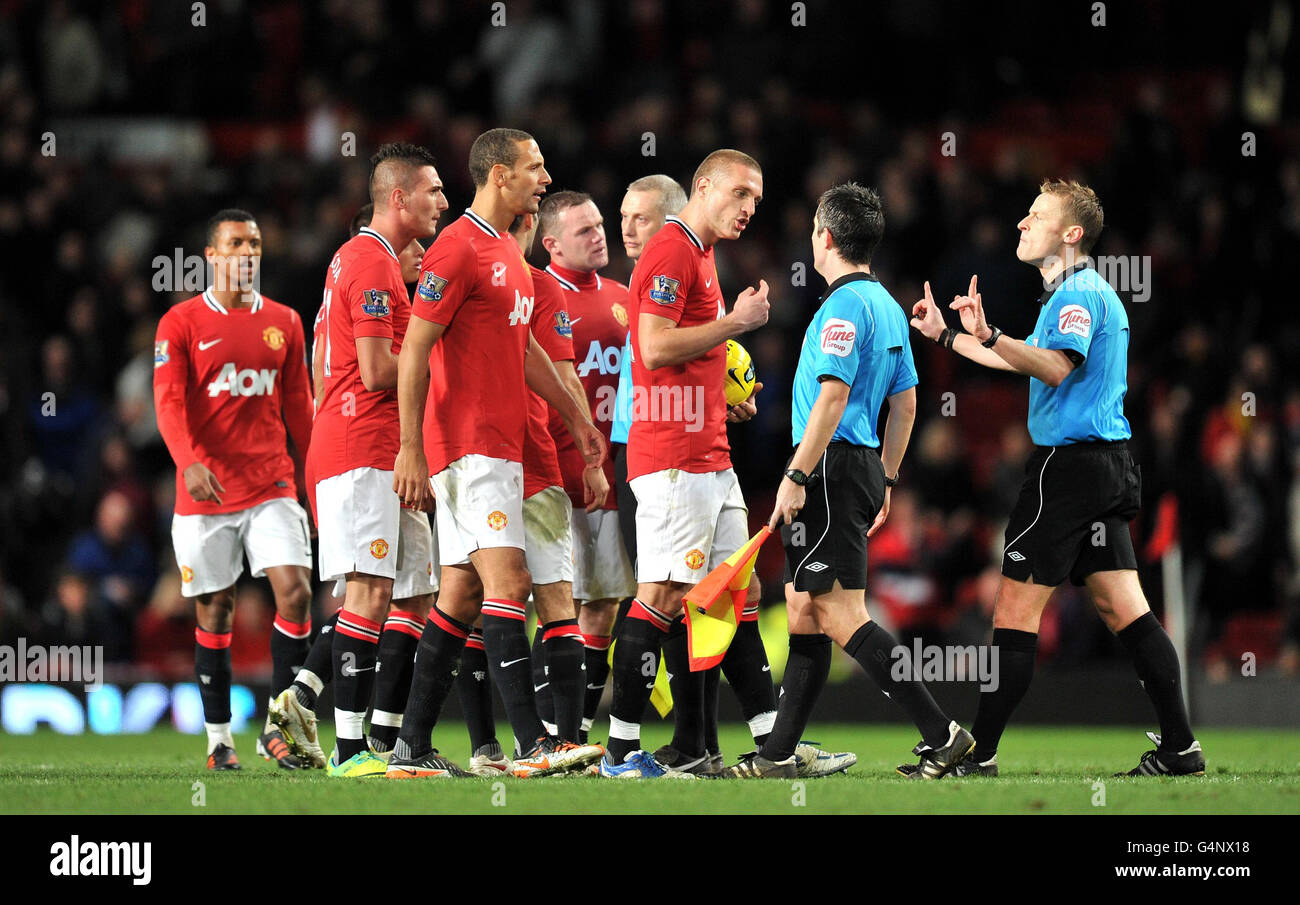 Soccer man utd full length speaking mangrr hi-res stock photography and ...