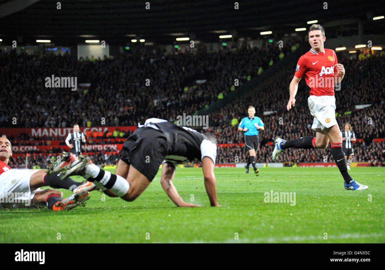 Manchester United's Michael Carrick looks on as Newcastle United's ...