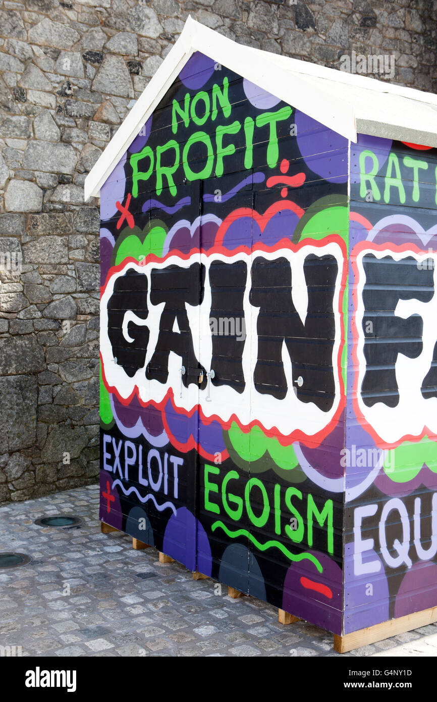 The 'Metal Hut' beach box project at Liverpool's famous Albert Dock ...