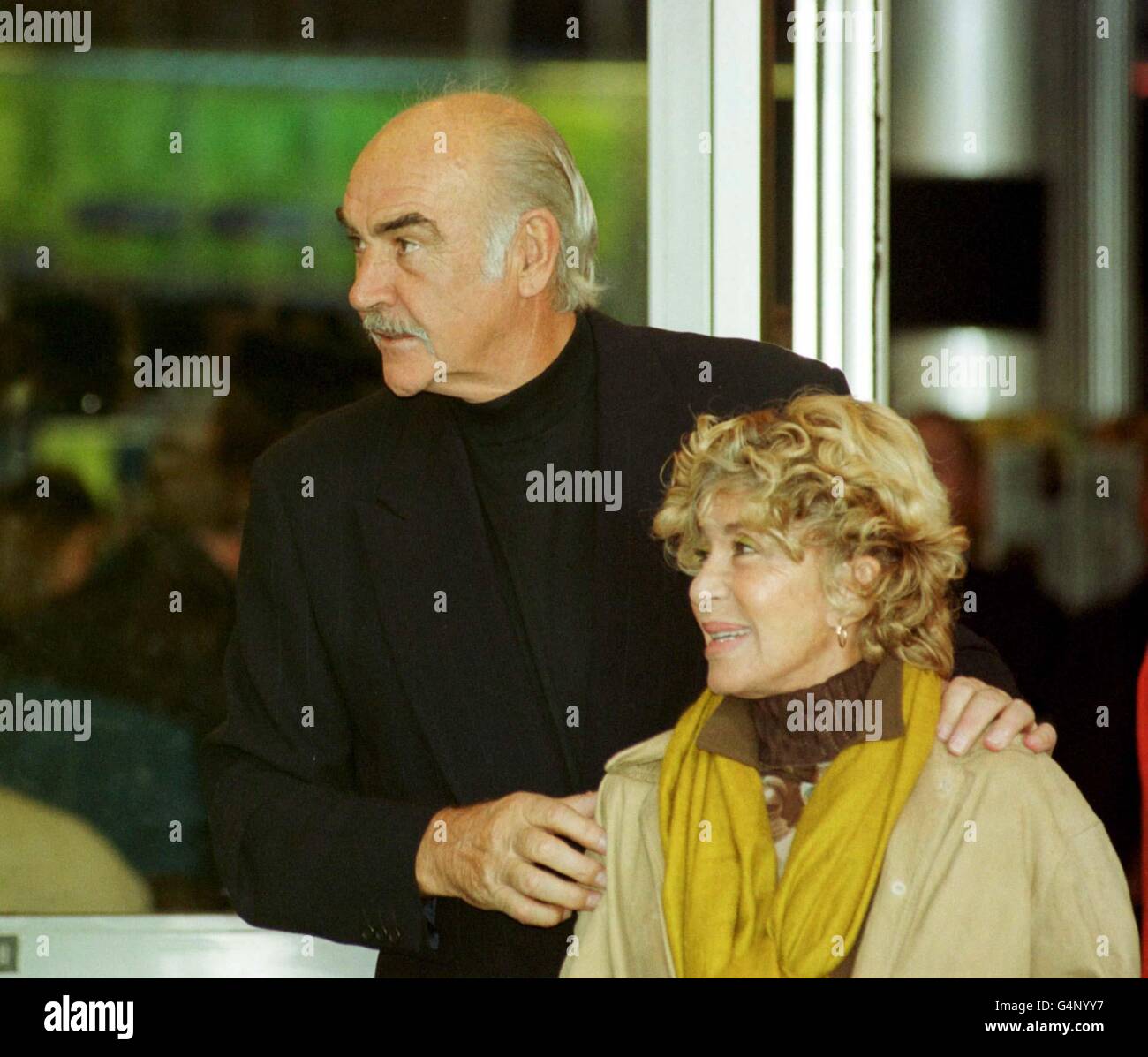 Sean connery suit hi-res stock photography and images - Alamy