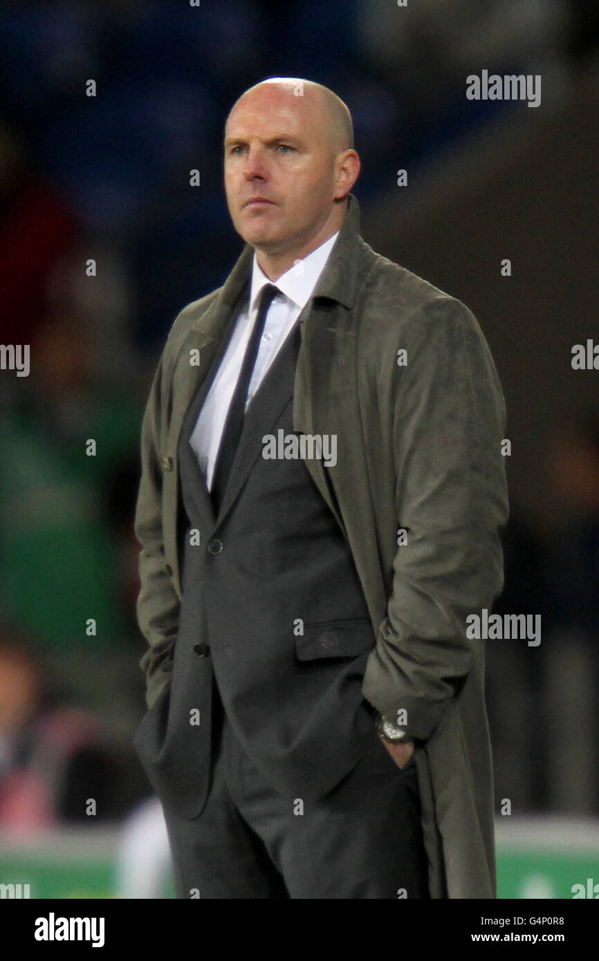 Half length mid top steve hi-res stock photography and images - Alamy