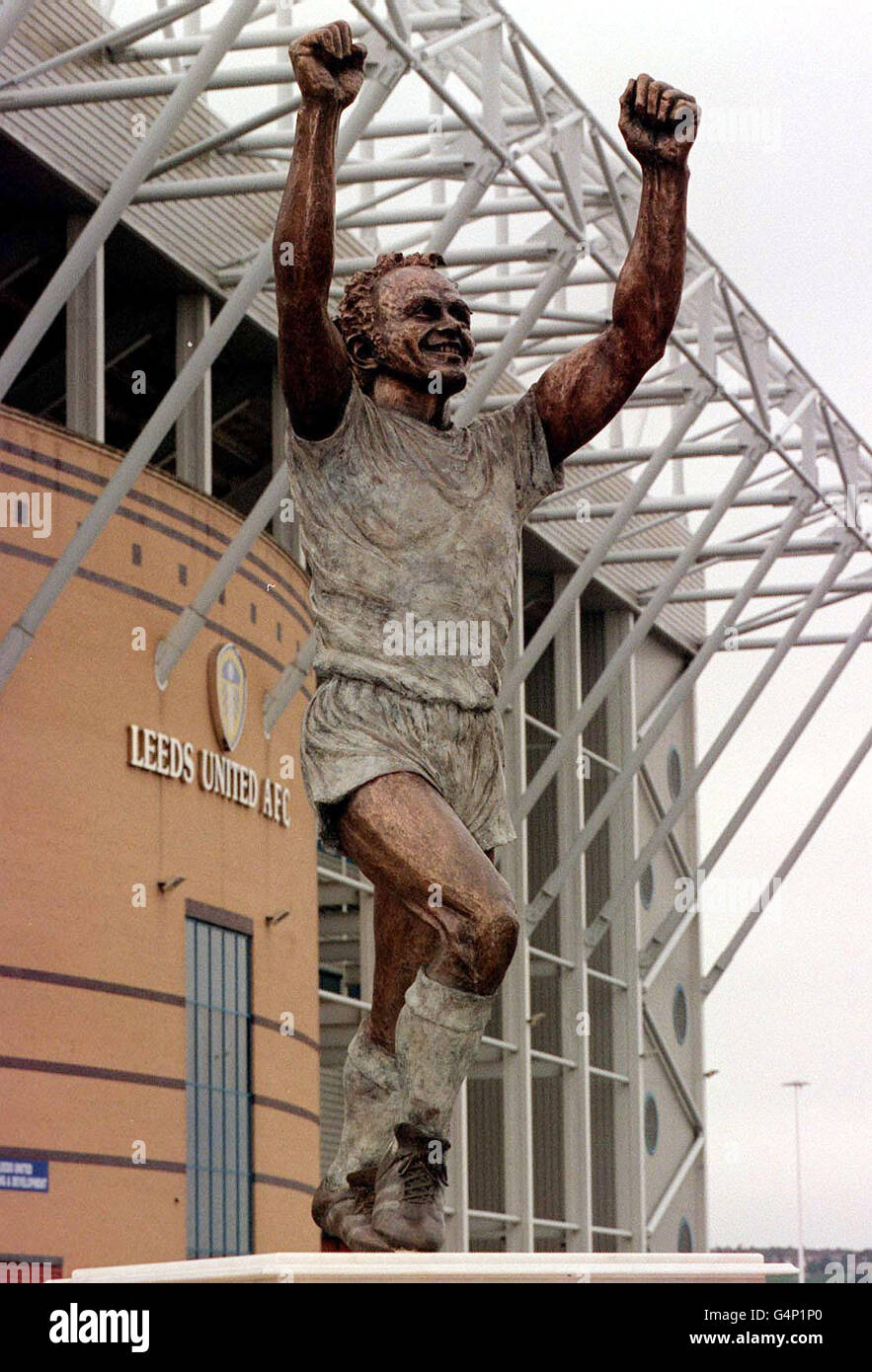 The recently unveiled statue of famous Leeds United Captain Billy ...